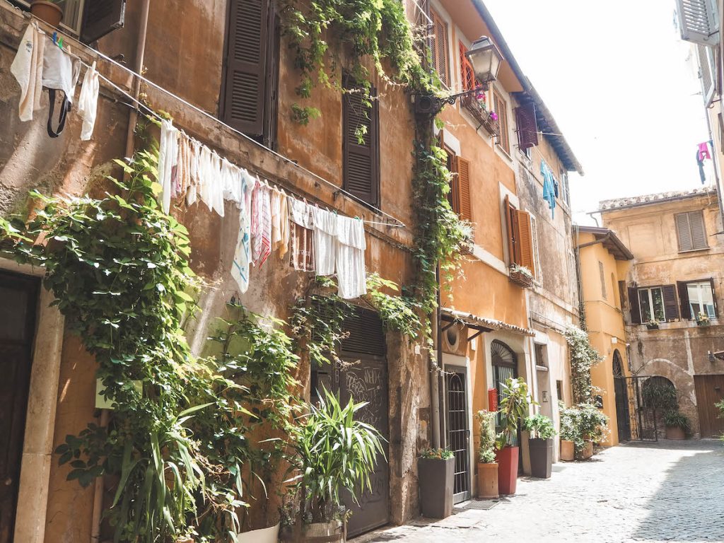 Disfrutando del barrio del Trastevere en Roma - El Viaje de tu Vida